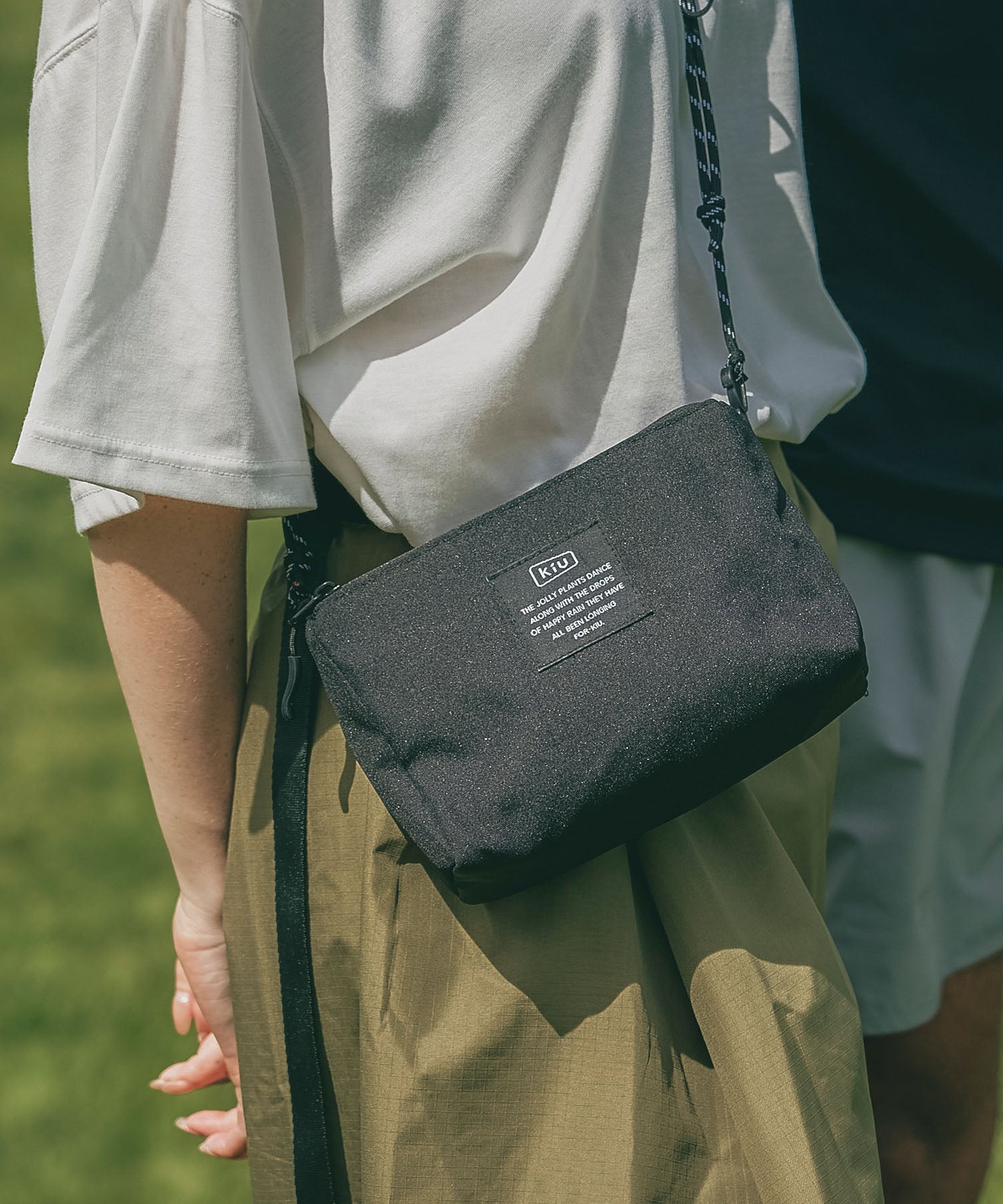 パラコードサコッシュポーチ k362 – KiU公式オンラインショップ
