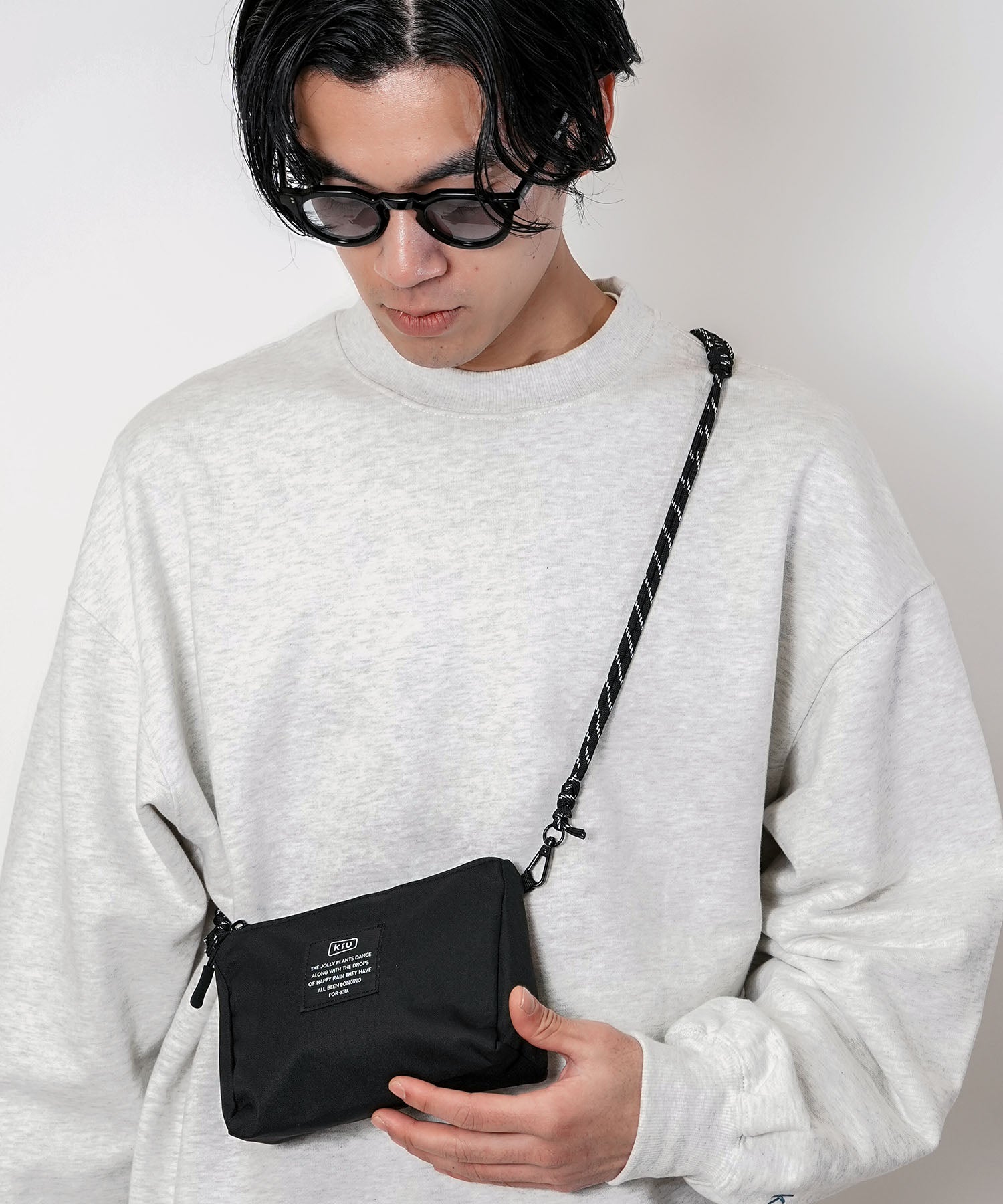 パラコードサコッシュポーチ k362 – KiU公式オンラインショップ