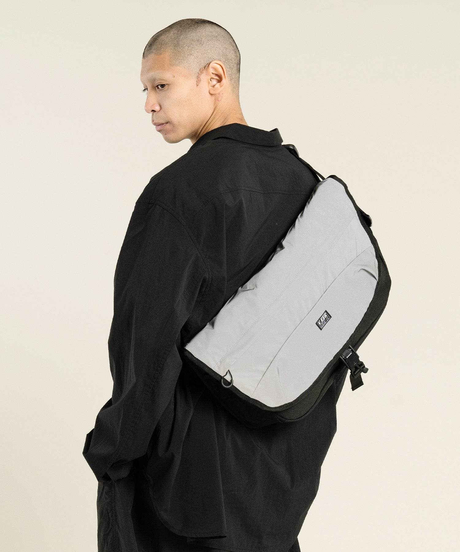 フルリフレクターメッセンジャーバッグ VK011【VEER】 – KiU公式オンラインショップ