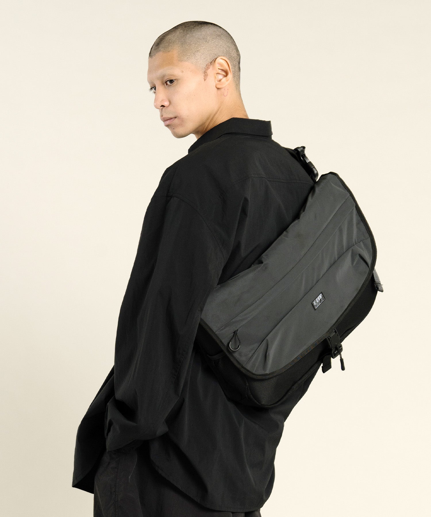 フルリフレクターメッセンジャーバッグ VK011【VEER】 – KiU公式オンラインショップ