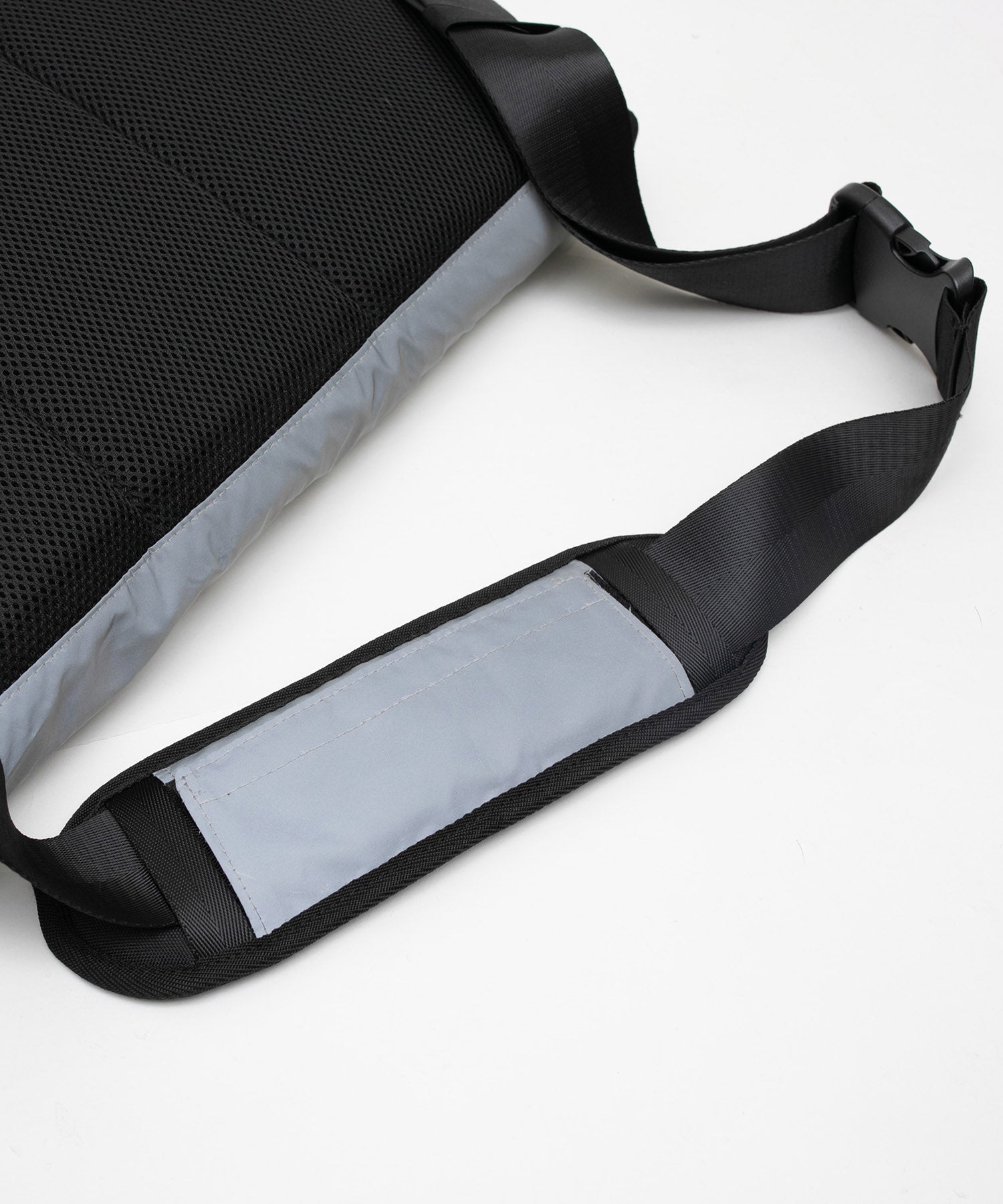 フルリフレクターメッセンジャーバッグ VK011【VEER】 – KiU公式オンラインショップ